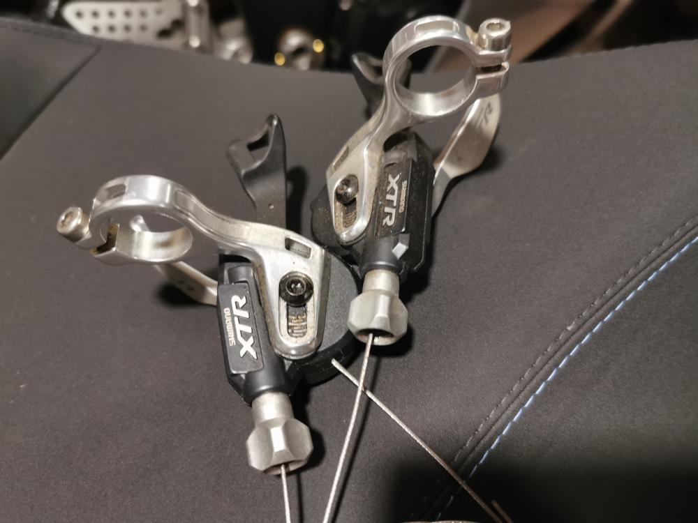 XTR 970 rucice menjaca 3x9 brzina