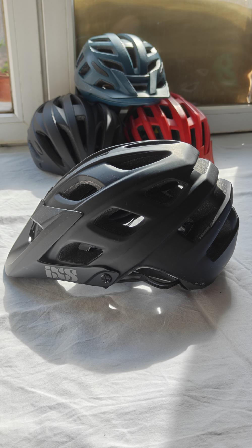 IXS Trail EVO kaciga