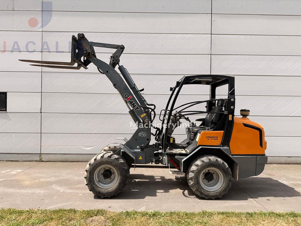 Giant V5003 X-TRA 45+ multifunkcionalni utovarivač