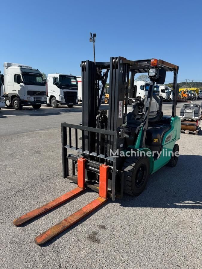 Mitsubishi FDE 25 viljuškar na gas