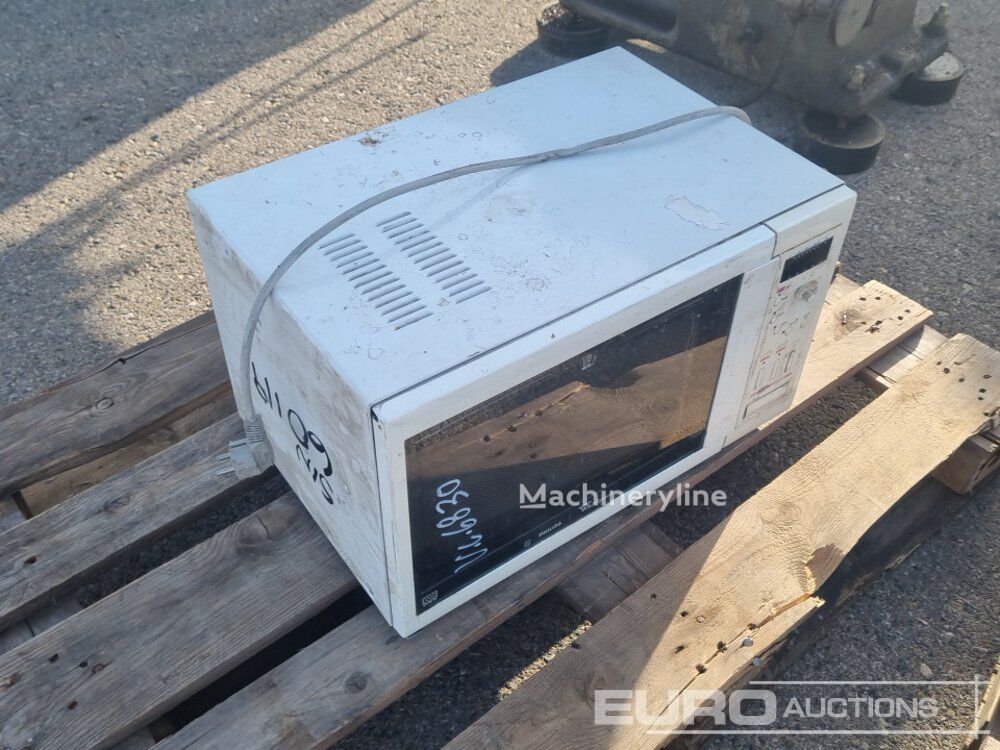 Prodaje se Whirpool M914 Microwave / Microondas mikrotalasnu pećnicu na aukciji