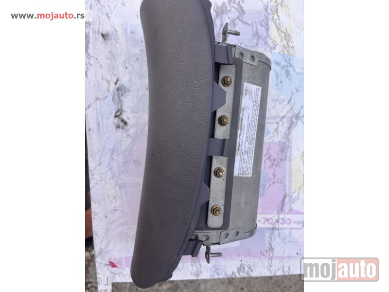 Hyundai accent 2 1.3 benzin airbeg table