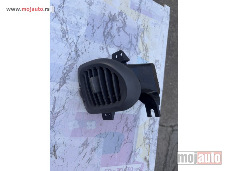 Daewoo Nubira 1 resetka ventilacije