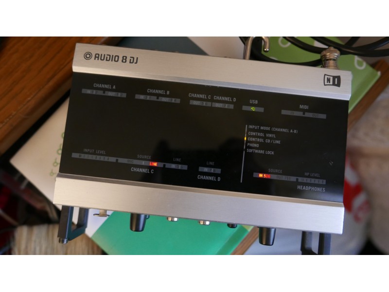 Native Instruments Audio8 DJ_24bit/96kHz_8I/O_Phono Pre