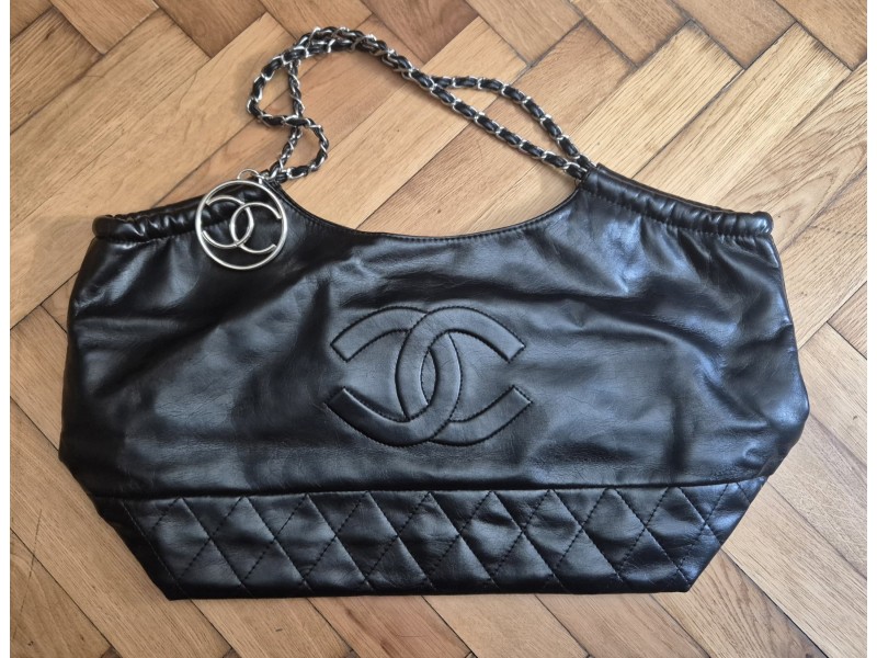 Odlicna CHANEL torbica od prave koze