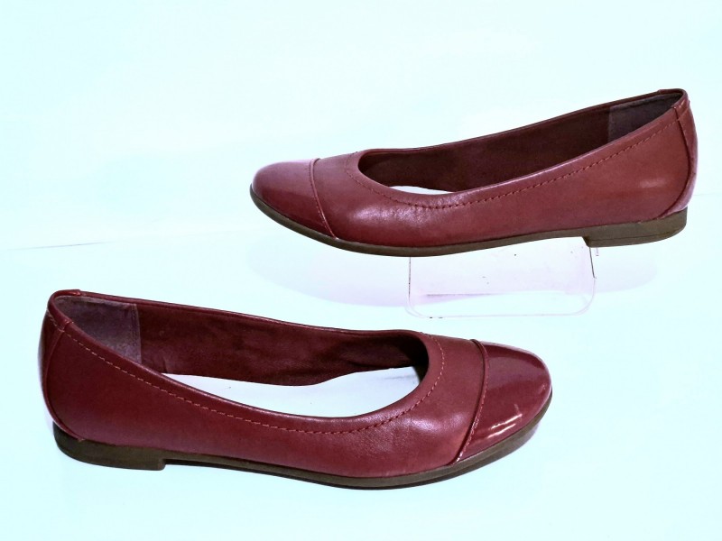 NOVE ,,CLARKS,, KOZNE baletanke br.38