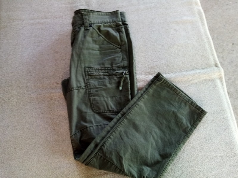 PANTALONE DZEPARICE VEL 32-32 L MASLINASTE NOVOOO