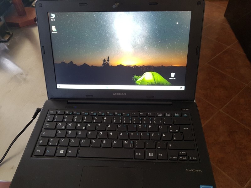 LAP TOP NOTEBOOK MEDION AKOYA SSD FULL HD ODLIČAN