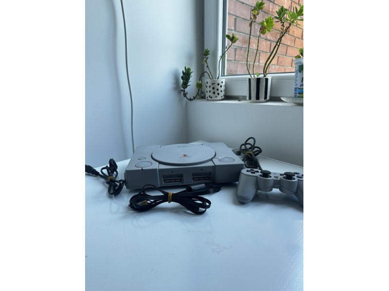 Sony PlayStation 1 PS1 SCPH-7502 Cipovan kompletan