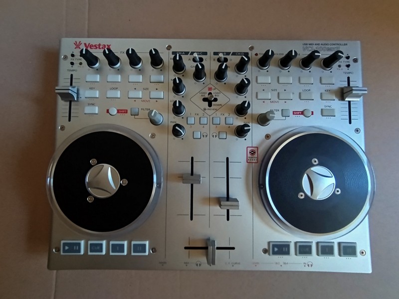 Vestax VCI-100MKII midi i audio kontroler