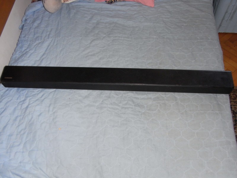 SAMSUNG SOUNDBAR HW-R 530,dužina 90cm.