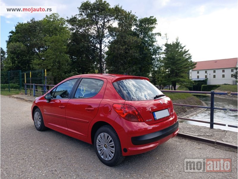 Peugeot 207 1.4 8v