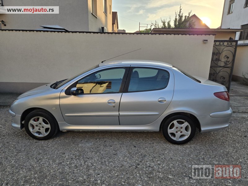 Peugeot 206 Povoljno,odličan