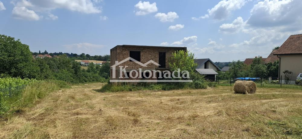 Plac od 48 ari sa započetom kućom - Parcani, Ralja, Sopot ID#5726
80.000 €