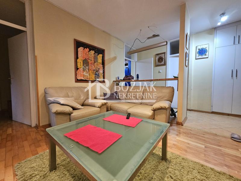 Četvorosoban, namešten stan, 4.Juli ID#2741
450 €