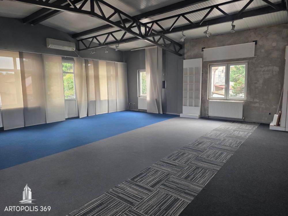 Magacin+kancelarije 1200+240m2 + 14 parking mesta ID#1403
5.150 €