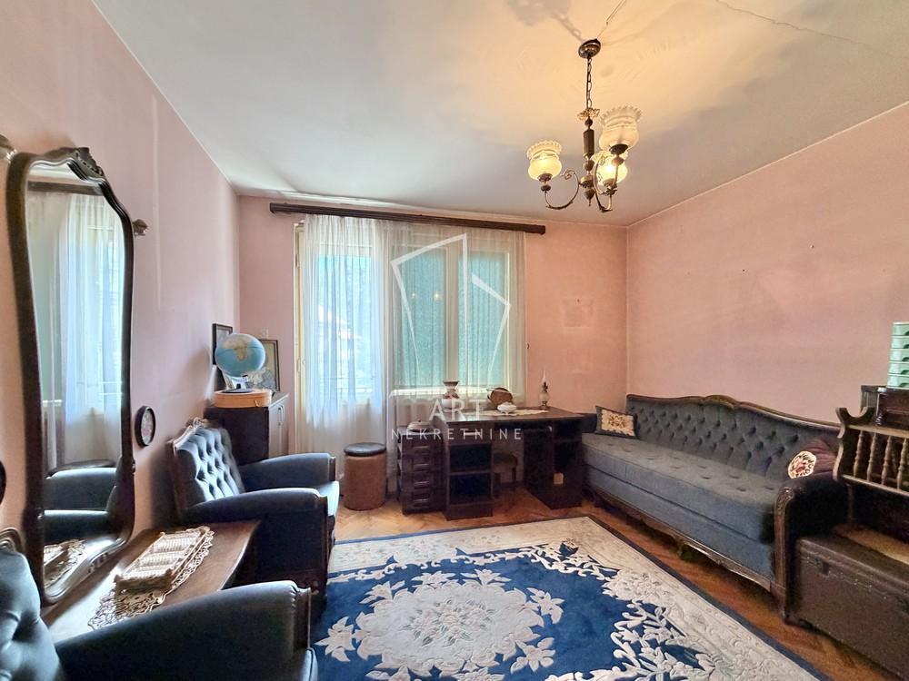 Kanarevo brdo,3.0 stan, plac 8.4 ara, sa garažom 19m2 ID#15814
300.000 €