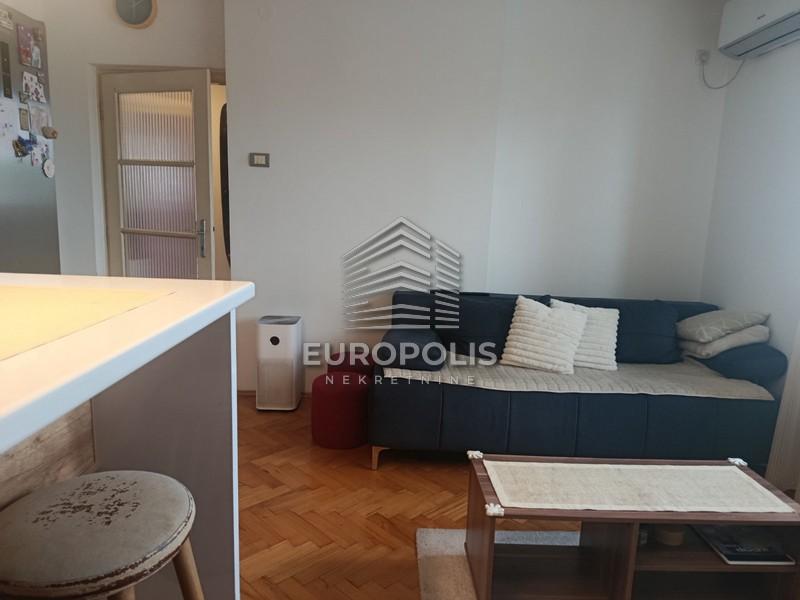 Top-Renoviran 3.0 stan, uknjižen, može na kredit ID#9811
177.740 €