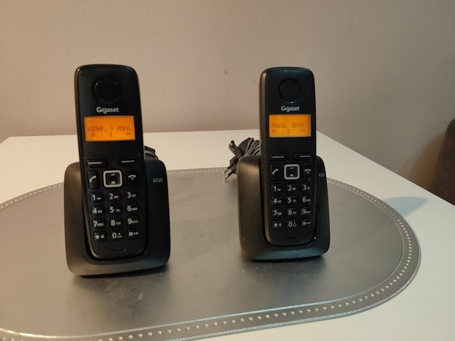 Siemens Gigaset bezicni sa 2 slusalice A120.