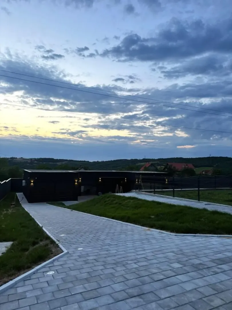 Izdavanje, kuća, 220m², Meljak, Barajevo