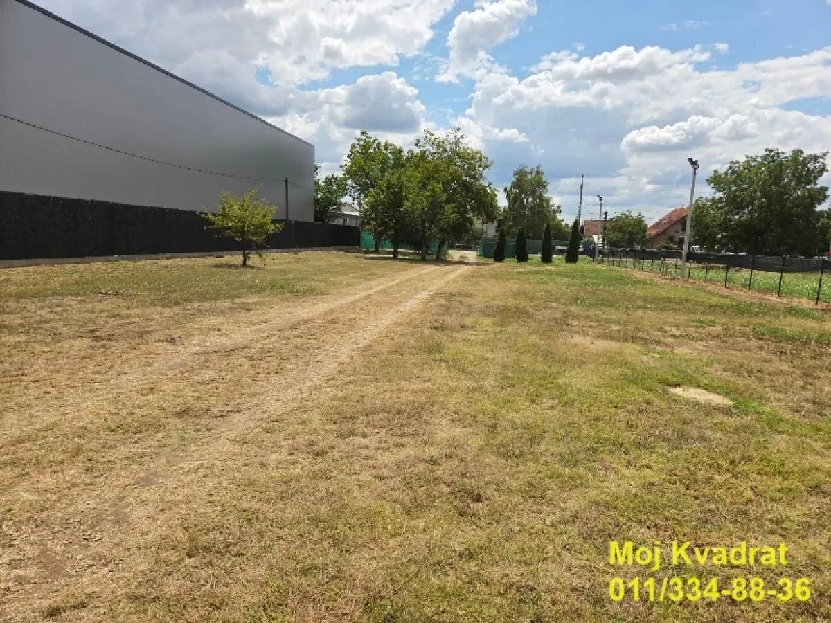 Izdavanje, plac, 1900m², Surčin, Beograd