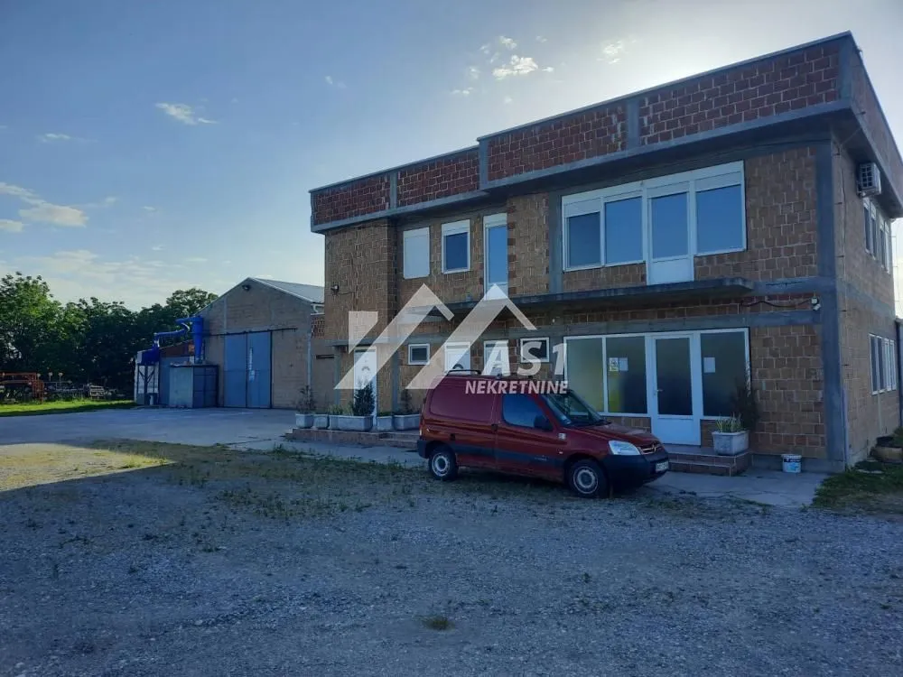 Izdavanje, poslovni prostor, 2600m², Bački Petrovac, Novi Sad