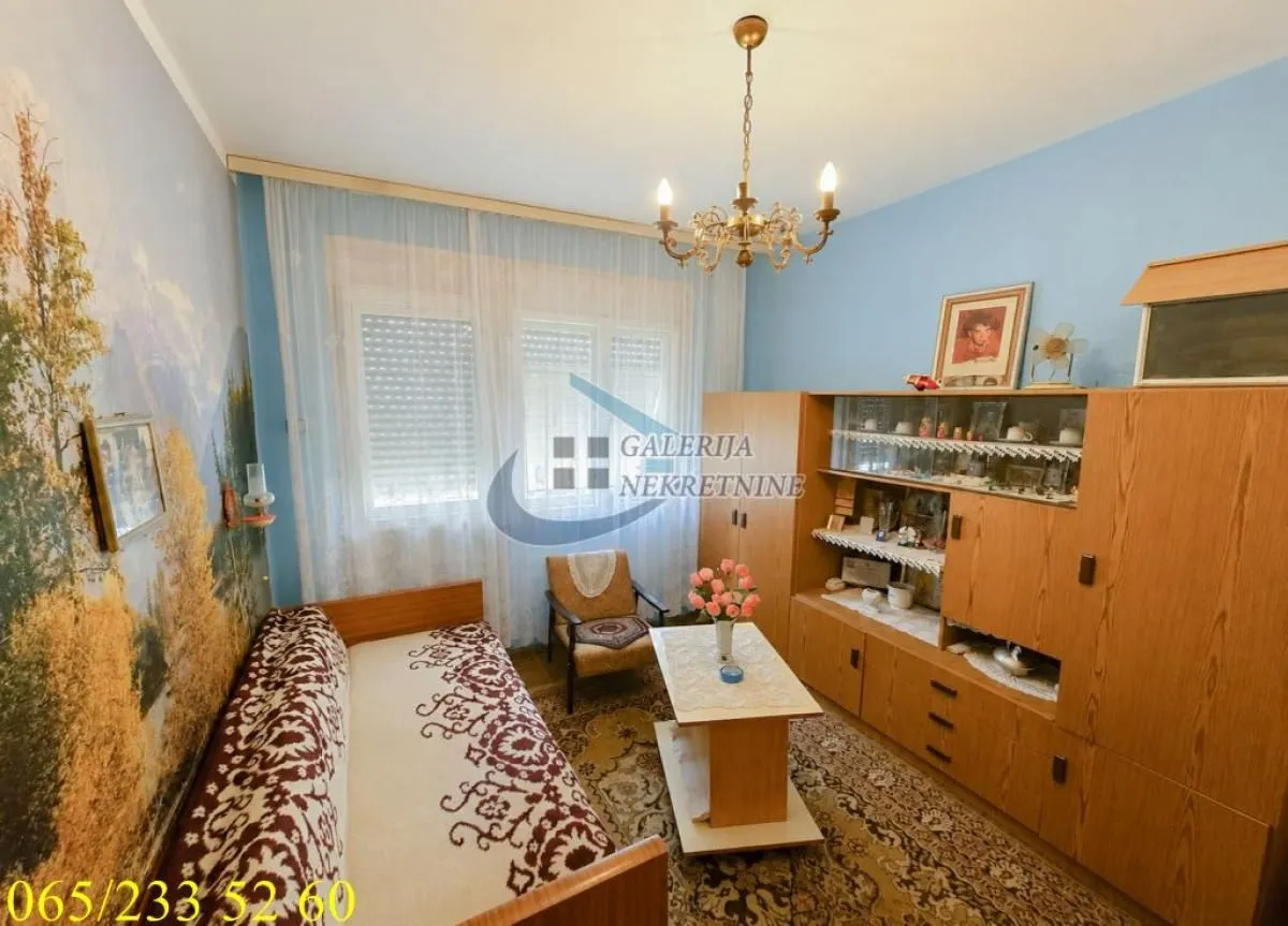 Prodaja, kuća, 240m², Centar, Inđija