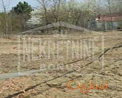 Sutjeske ulica pored asfalta, građevinski plac 800m2 ID#2114