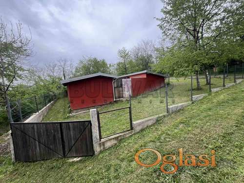 Retka ponuda! Odličan plac 401m2, sa objektom, iznad Amerikanca, Kovanlučka