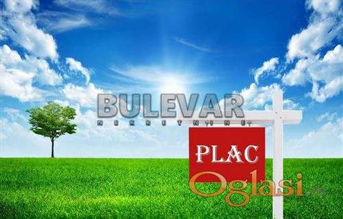 Plac u Kragujevcu, naselje Petrovac - površina 2509 m2, zemljište u građevinskom području sa vikend kućom površine 26 m2