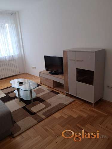 Izdajem jednosoban stan