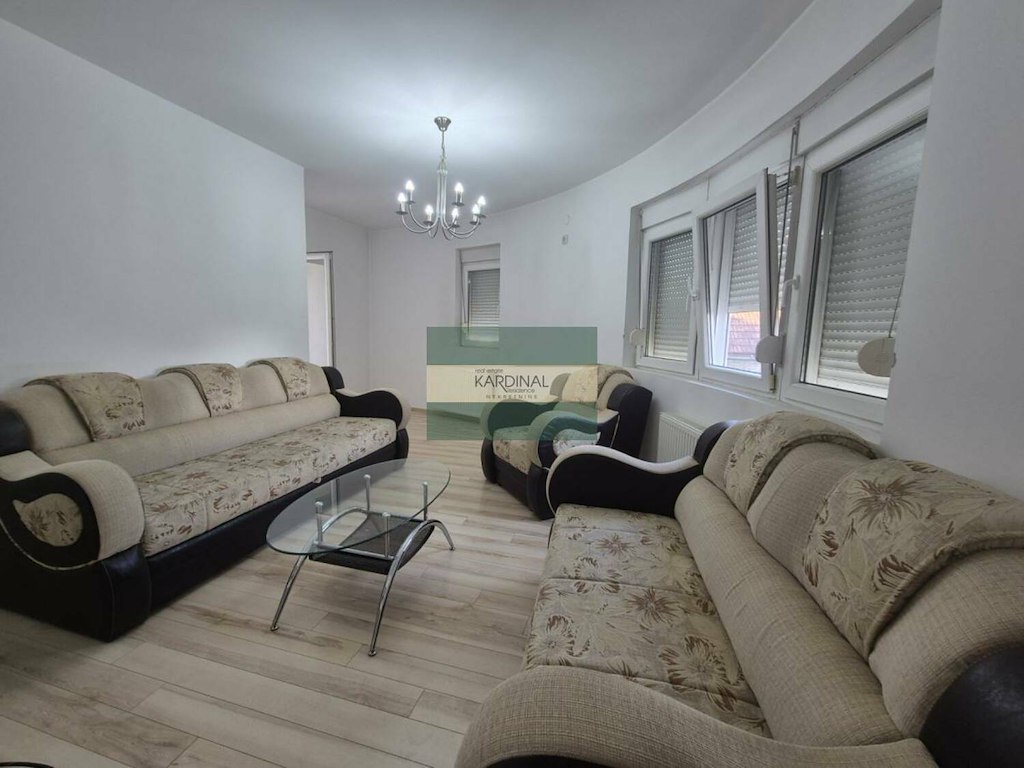 Trosoban stan, Jagodina | Izdavanje · 79m² · 300€