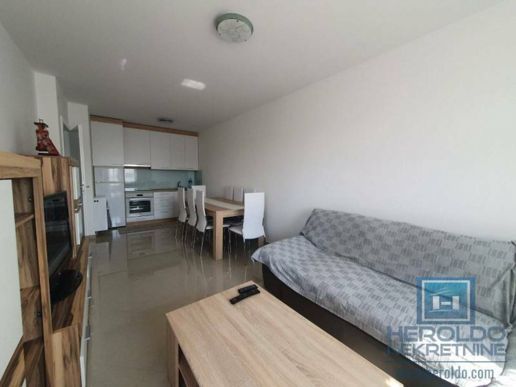 Jednoiposoban stan, Jagodina | Izdavanje · 44m² · 270€