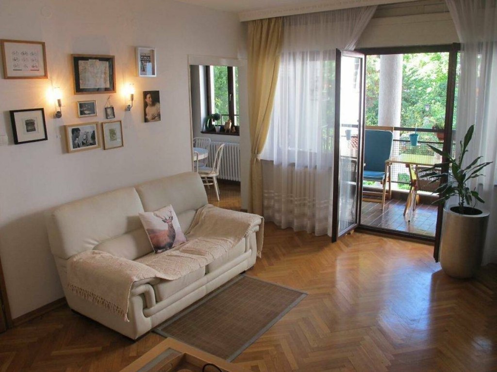 Trosoban stan, Beograd – Dedinje | Izdavanje · 90m² · 1.300€
