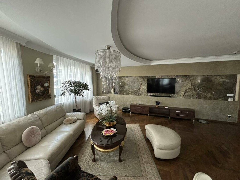 Troiposoban stan, Beograd – Vračar | Izdavanje · 130m² · 1.900€