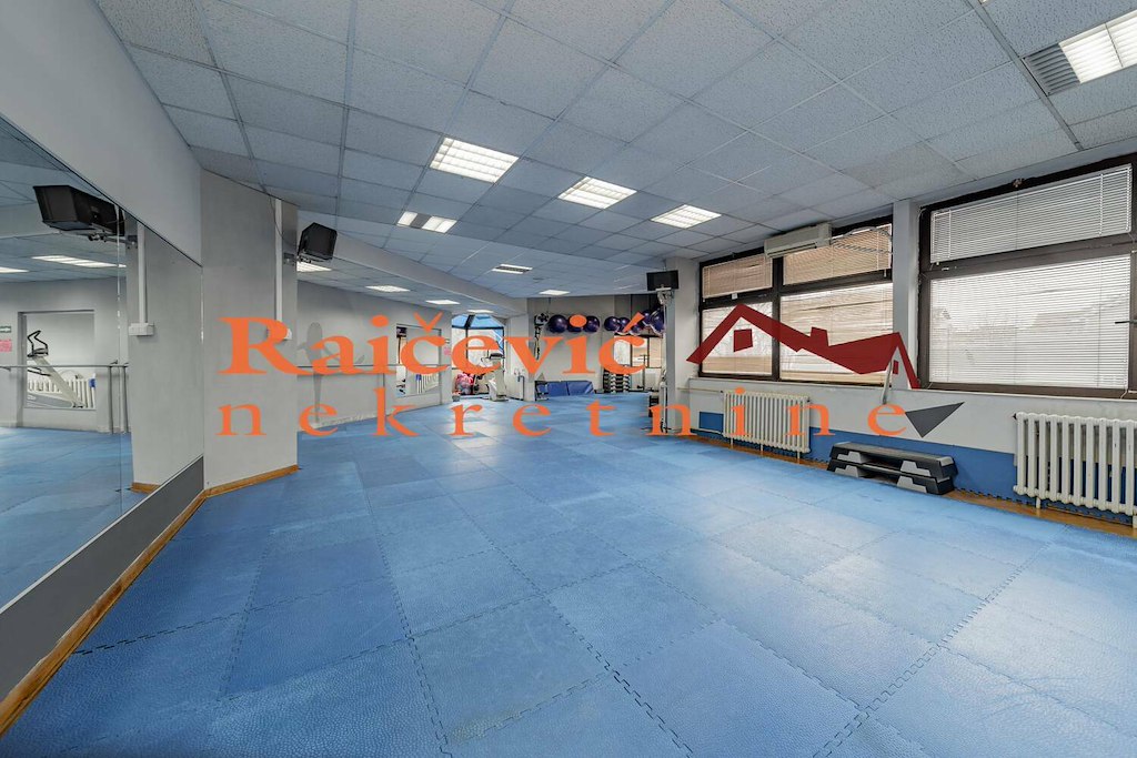 Poslovni prostor / Lokal, Beograd – Banovo Brdo | Izdavanje · 273m² · 2.300€