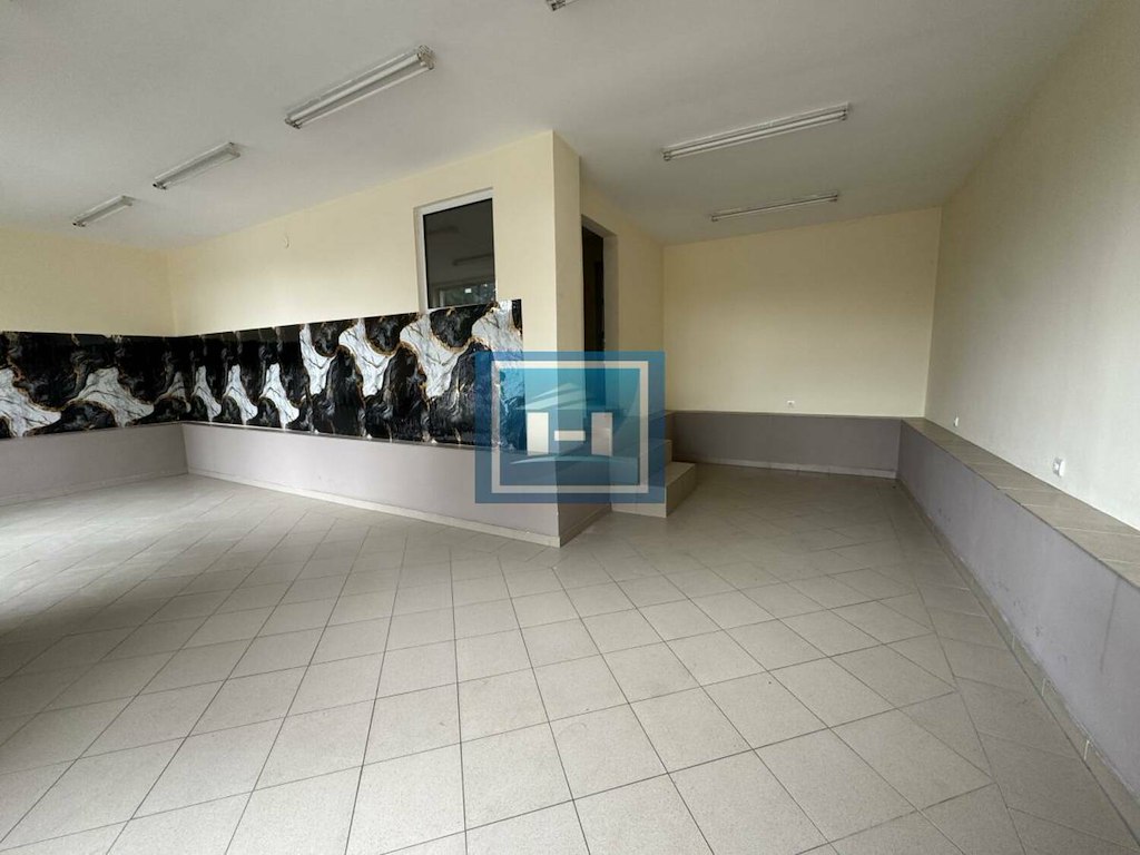 Poslovni prostor / Lokal, Ćuprija | Izdavanje · 59m² · 200€