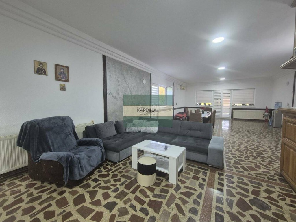 Kuća, Jagodina - Vinorača | Prodaja · 450m² · 199.000€