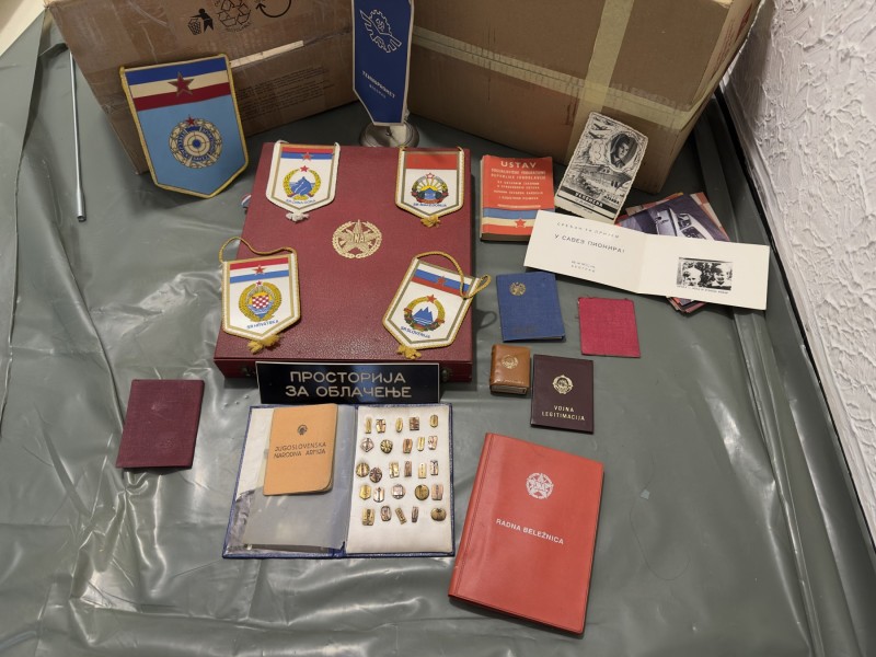 SFRJ MEMORIBILIJE, DOKUMENTA, ZNACKE, ZASTAVICE