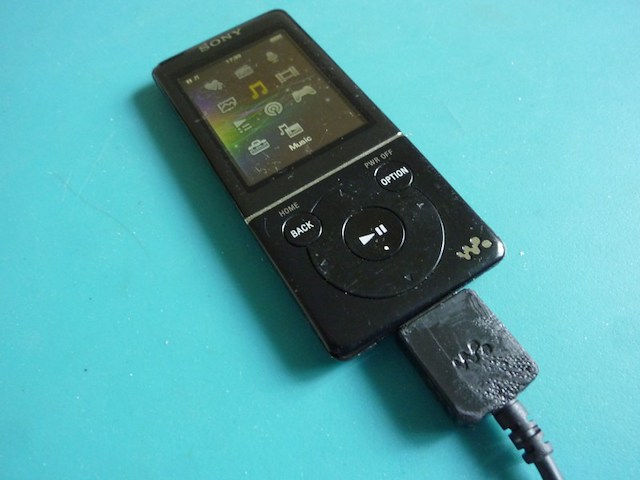 SONY NWZ-E474 - MP3 Player/FM Radio/Photo/Video ... 8Gb