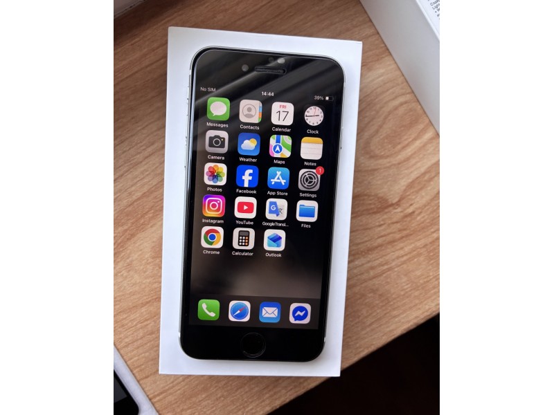 Iphone SE 2, FULL OPREMA, u odlicnom stanju!