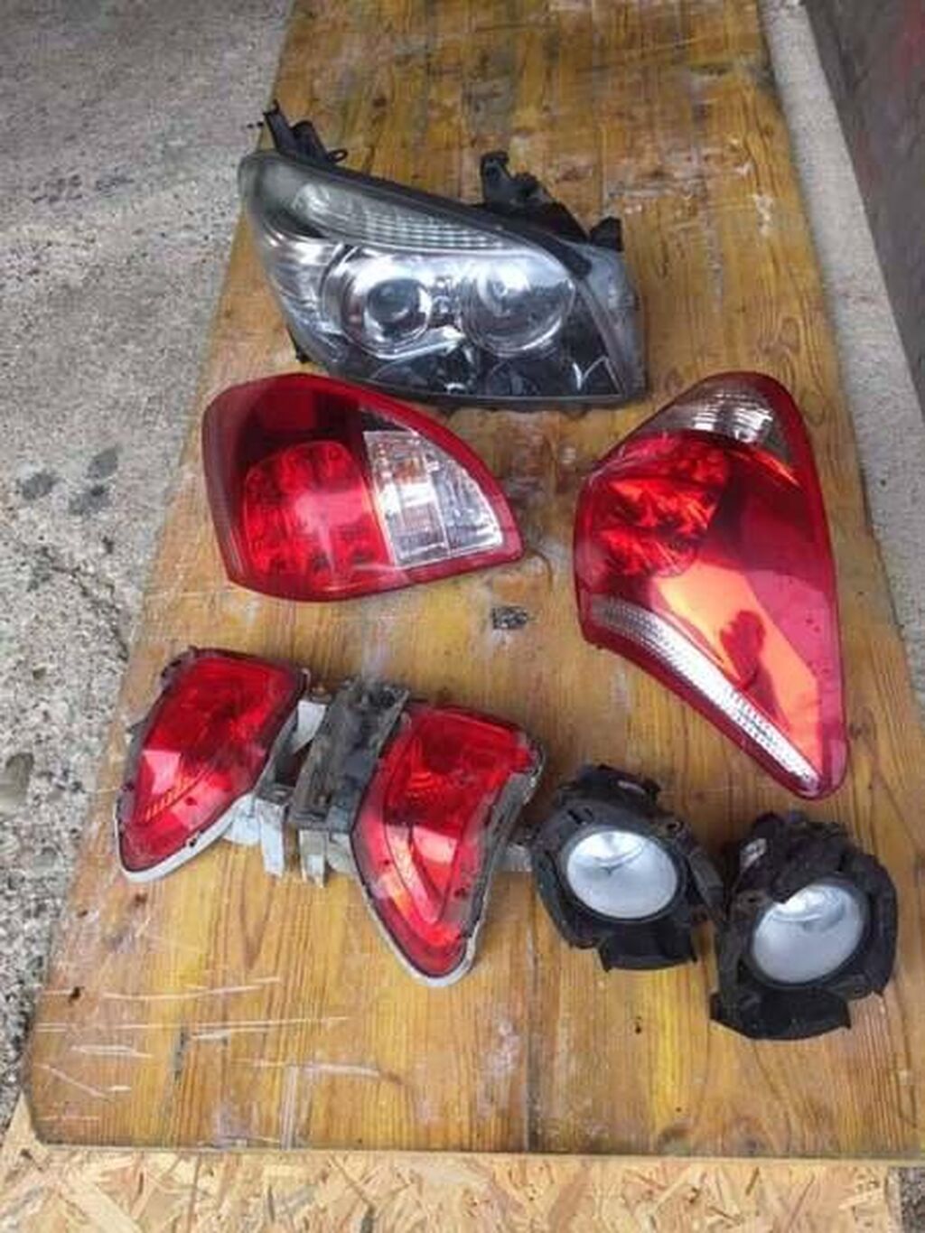 MAGLENKE I FAROVI ZA TOYOTA RAV 4 OD 2006. DO 2023. GOD. | Svi