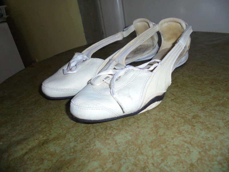 ORIGINAL SPORTSKE SANDALE MARKE *PUMA*, BELE, VEL.38