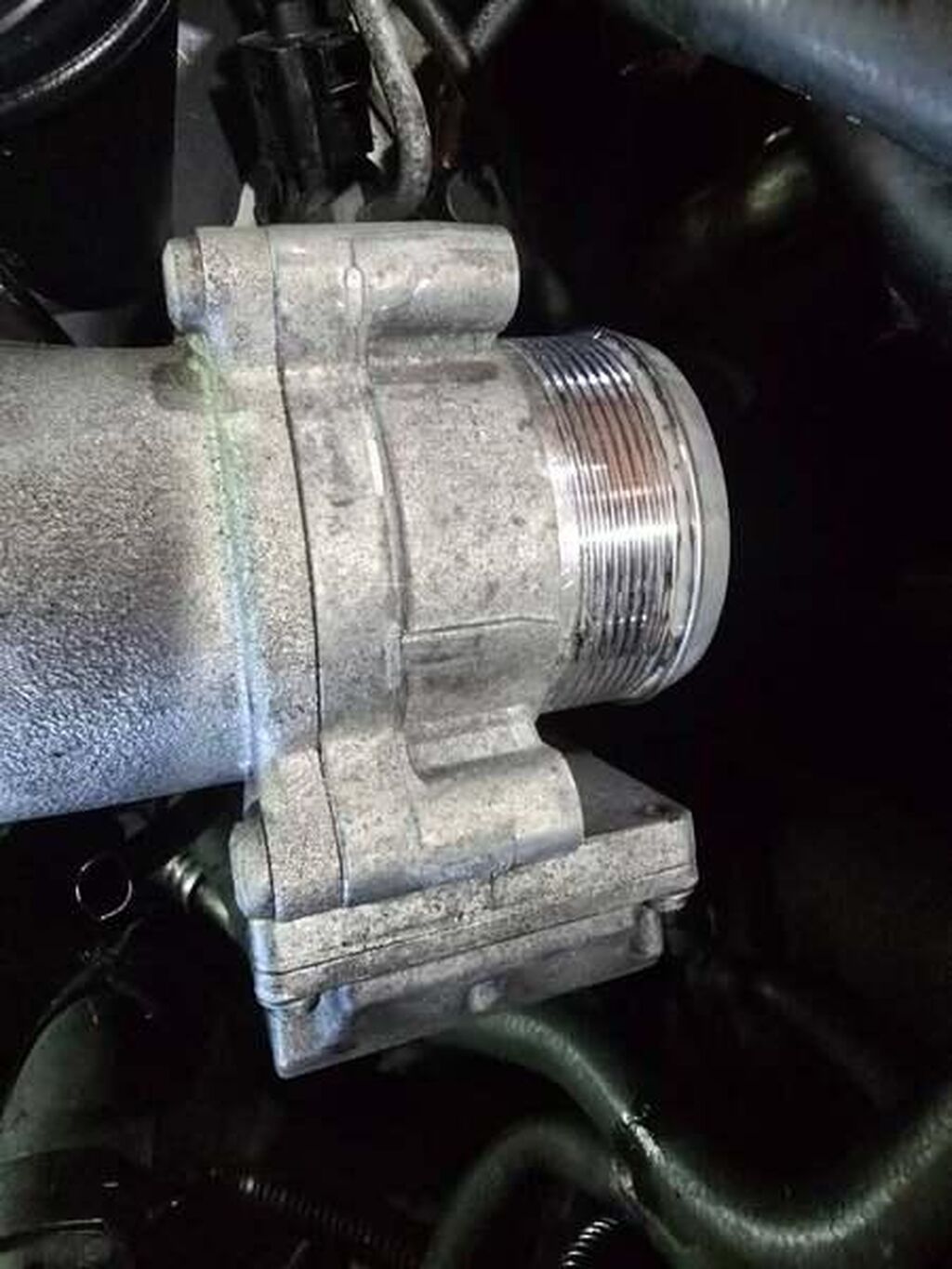 KLAPNA GASA 3.0 TDI ZA VOLKSWAGEN TOUAREG OD 2005. DO 2009. GOD