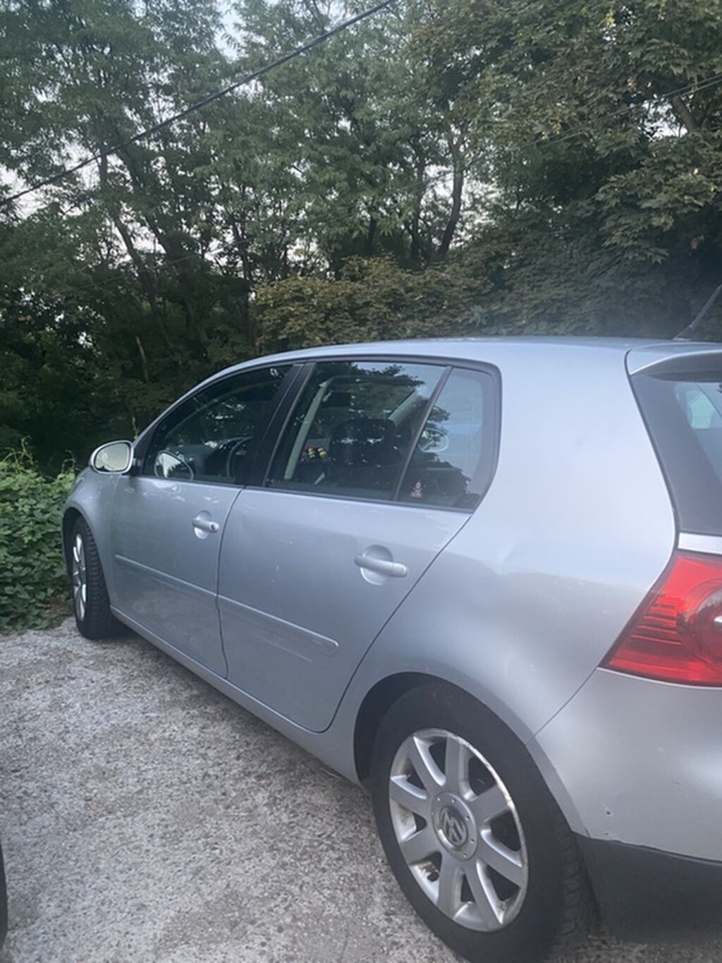 Volkswagen Golf V, srebrna boja, 5 vrata (hečbek). Alu felne sa VW