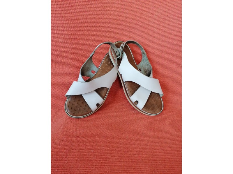 Kozne sandale br 38