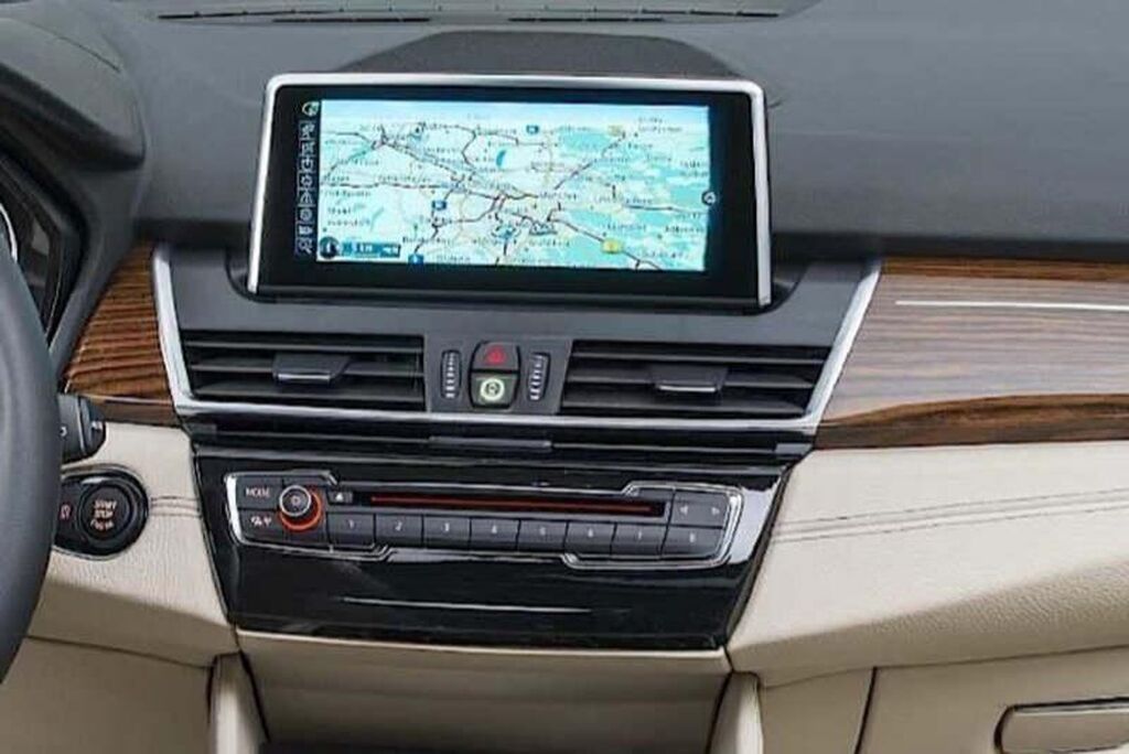 RADIO / CD / DVD ZA BMW SERIJA 2
