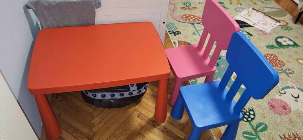 Ikea Mammut set Sto i dve stolice, lepo ocuvano, saljem nakon uplate