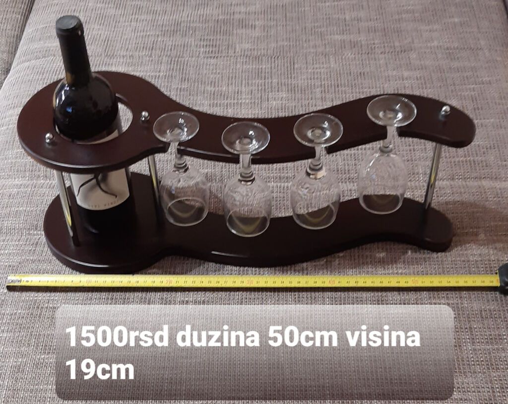 - Drveni stalak za vino i čaše: moderan dizajn u tamnoj boji, metalni