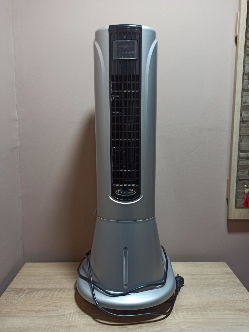 Karakteristike: Snaga: 200W Napon: 220V Frekvencija: 50Hz Visina
